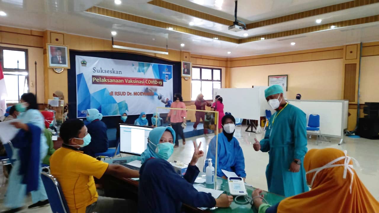 RSUD Dr. Moewardi Melakukan Percepatan Proses Vaksinasi Untuk Tenaga Kesehatan – Official Web ...